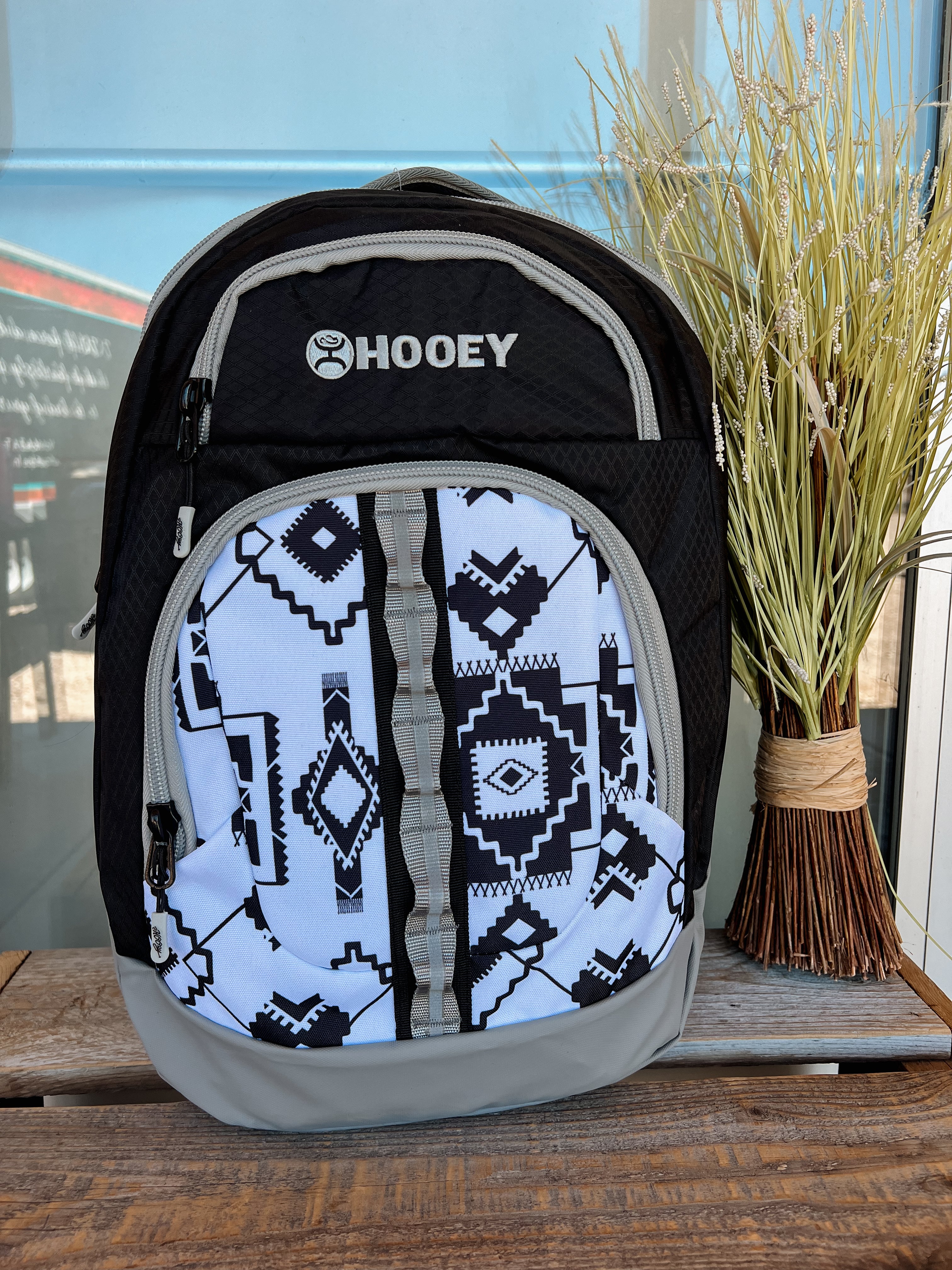 Ox Backpack by Hooey - Black & White Aztec – Triangle T Boutique